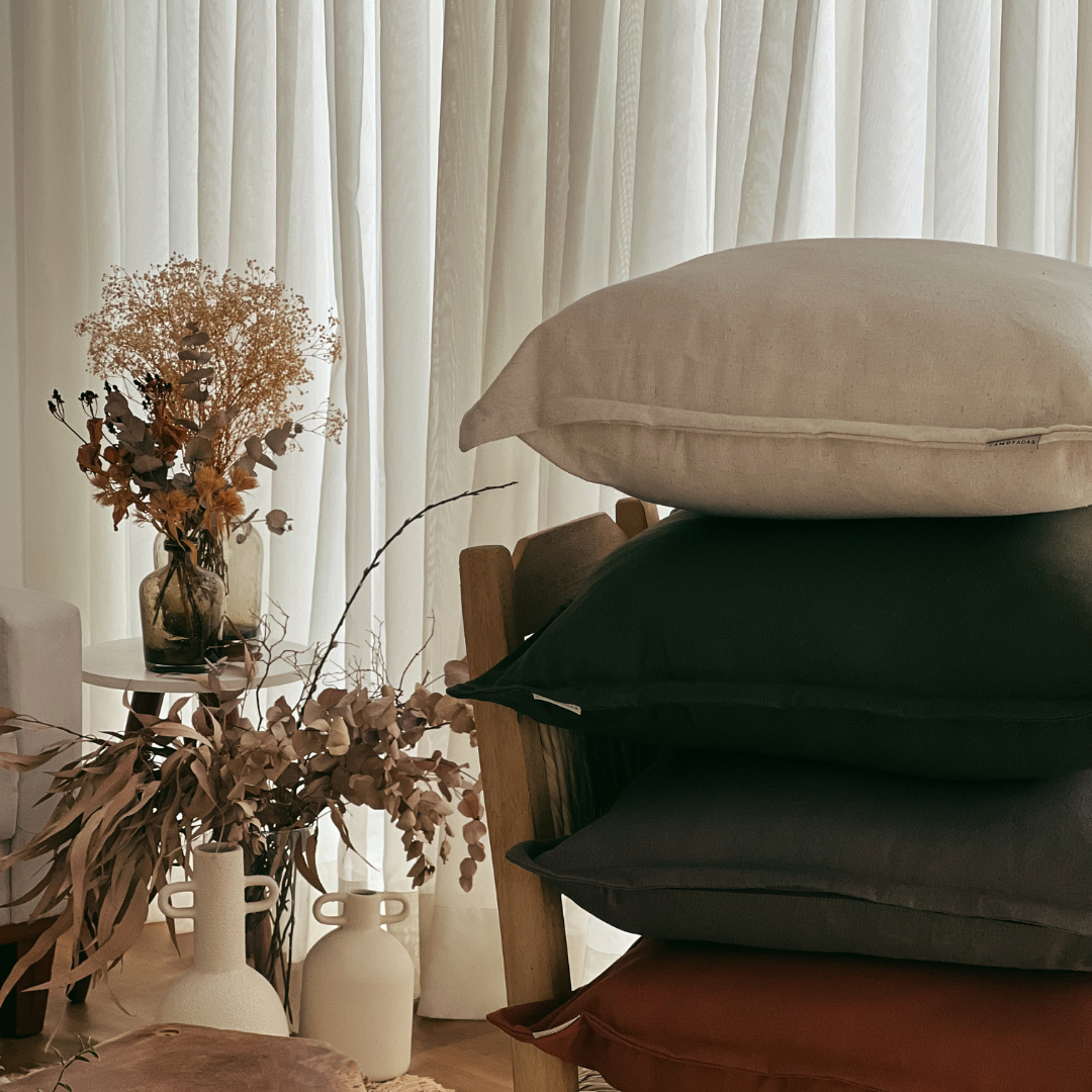 Confira Capa de Almofada em Linho com Aba 60x60 Cinza Claro