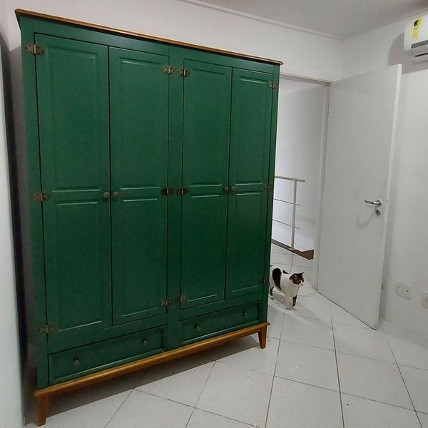 Guarda-Roupa Rústico 4 Portas e 2 Gavetas - Madeira Maciça e MDF Verde