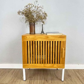 Mesa Lateral Ripada com pé Style de Ferro e Madeira Nozes e Branco