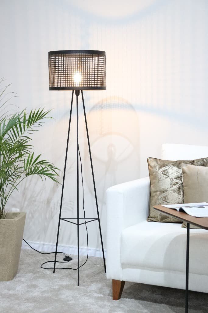 Luminária De Chão Lavanda Em Metal Preto