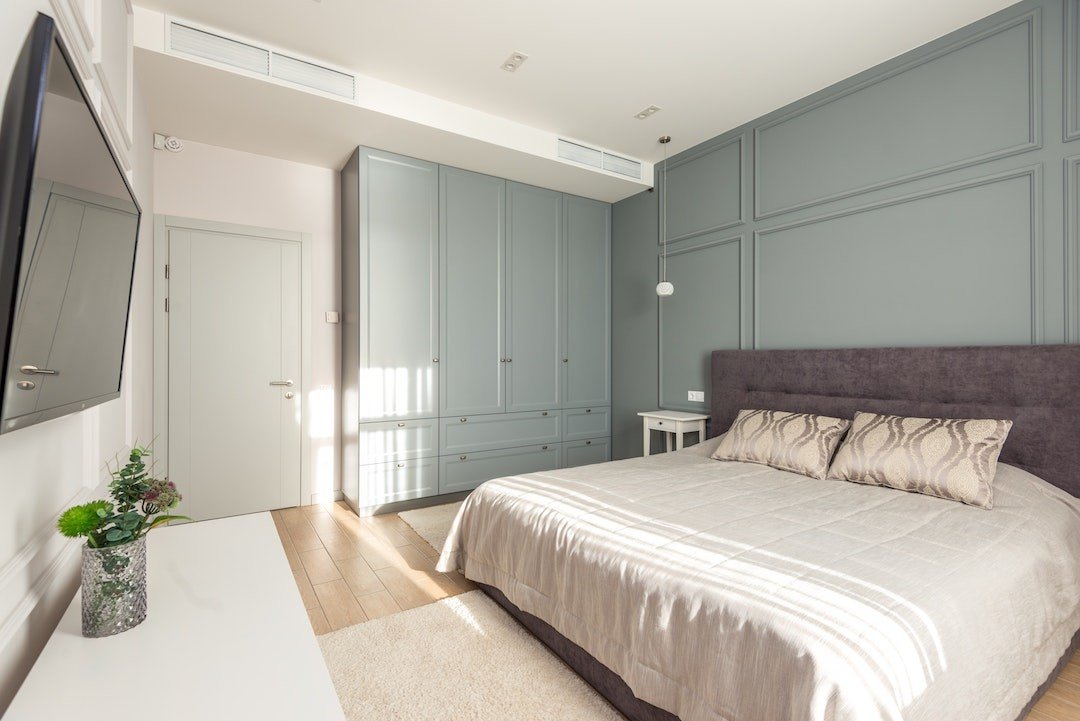 Ideias para Colocar TV na Parede do Quarto - Central Suportes