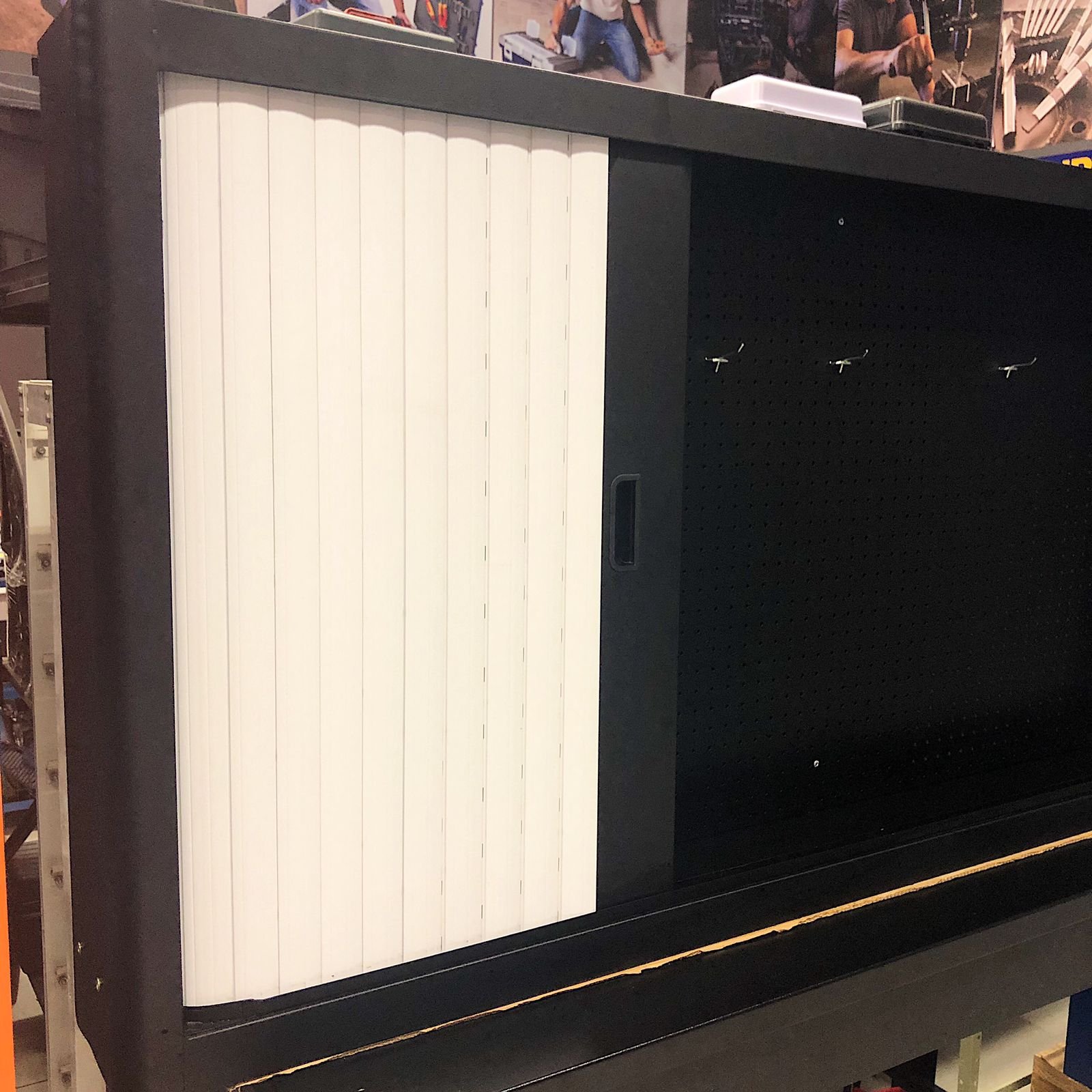 Armário de Parede Painel de Aço e Persiana em PVC CMB 216