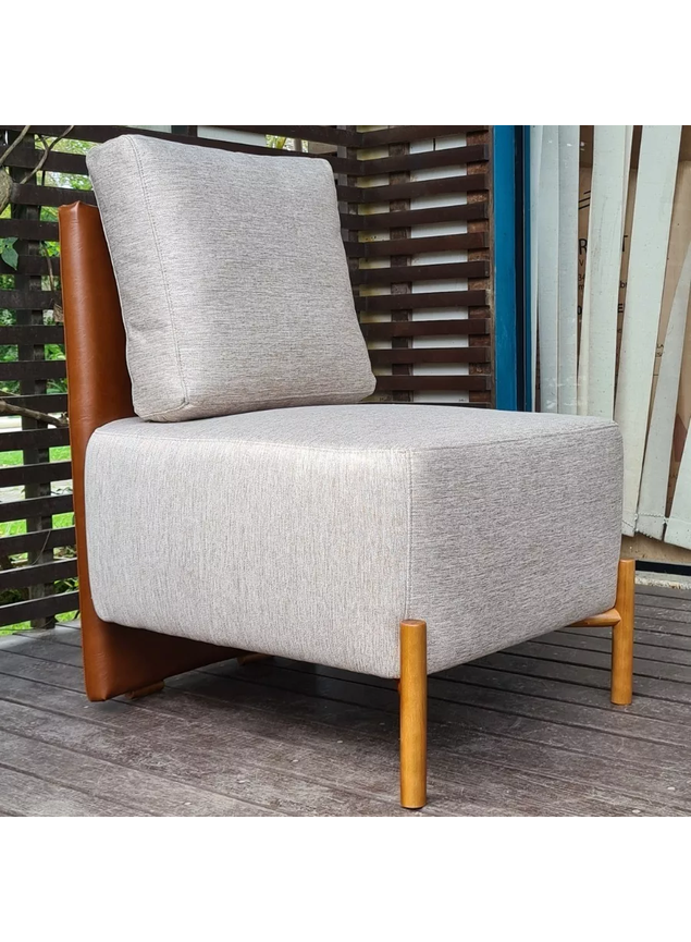 Poltrona Madeira Block Linho e Couríssimo