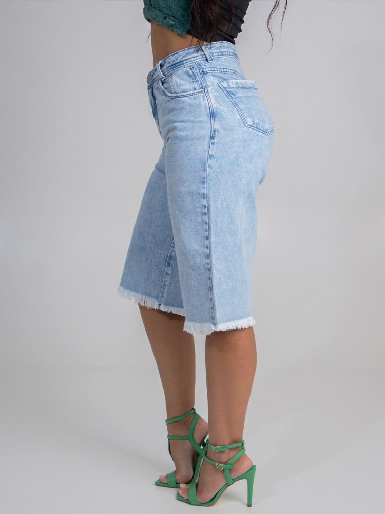 Bermuda Feminina Jeans Wide Destroyed (Azul Claro)