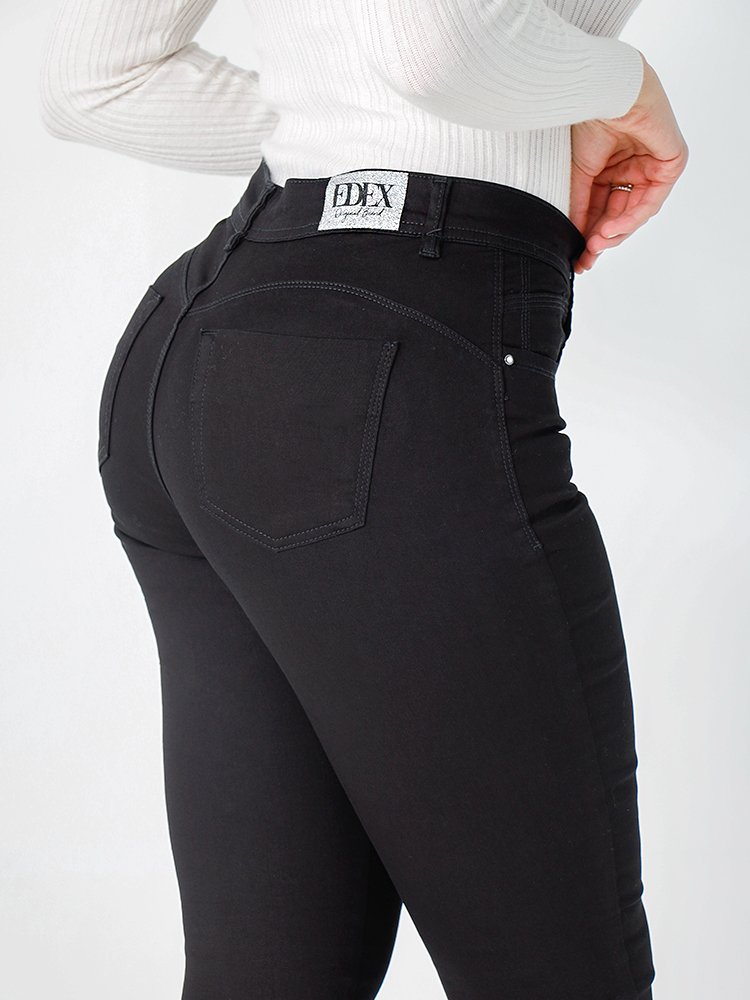 Calça Feminina Jeans Cigarrete Niina Pérola Negra (Não Desbota)