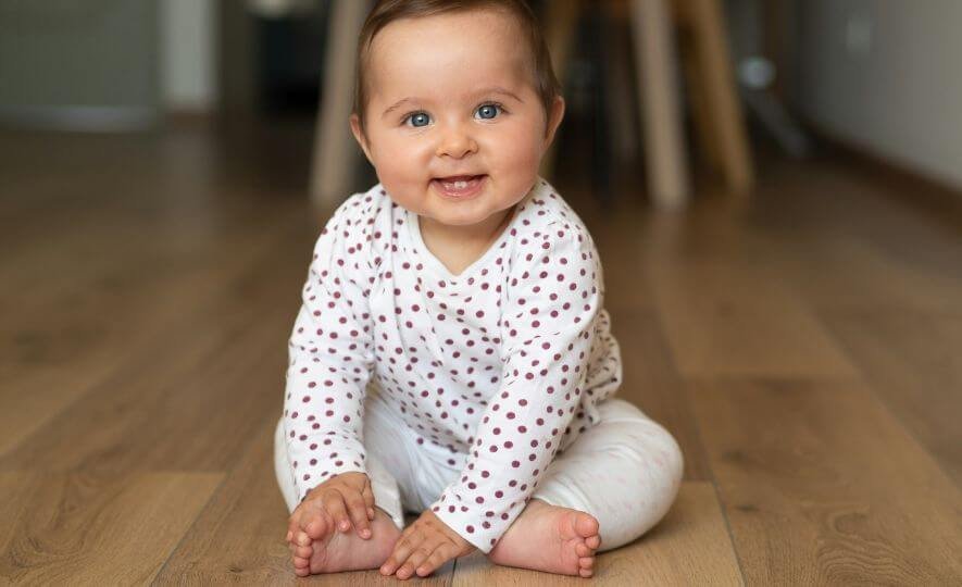 As 5 fases até o Bebê sentar sozinho - Encanto Enxovais