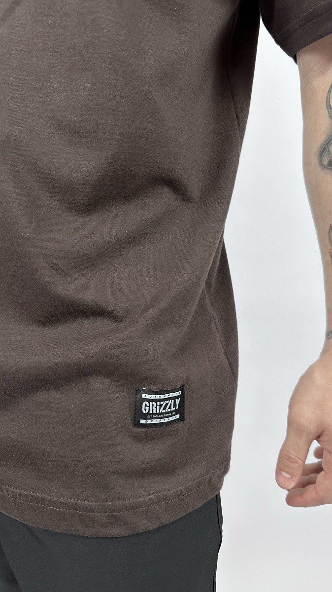 Camiseta Grizzly Masculina Script Logo Marrom