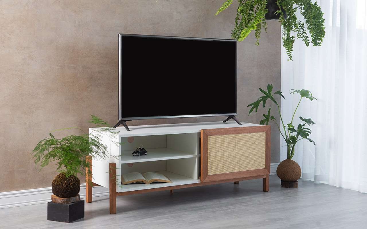 Rack TV Pequeno Branco Eric 120 cm MDF Branco e Madeira JT com Palhinha