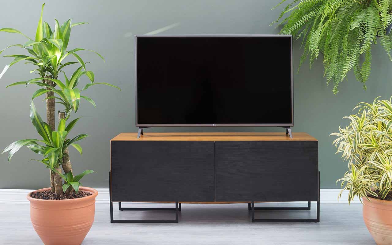 Rack com Pés de Metal 2 Portas Crosby 120 cm MDF Freijó e Preto