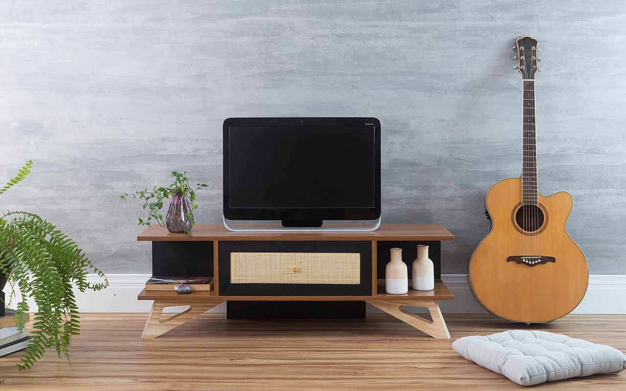 Rack TV para Sala pequena Stills MDF Freijó e Preto e Madeira Natural