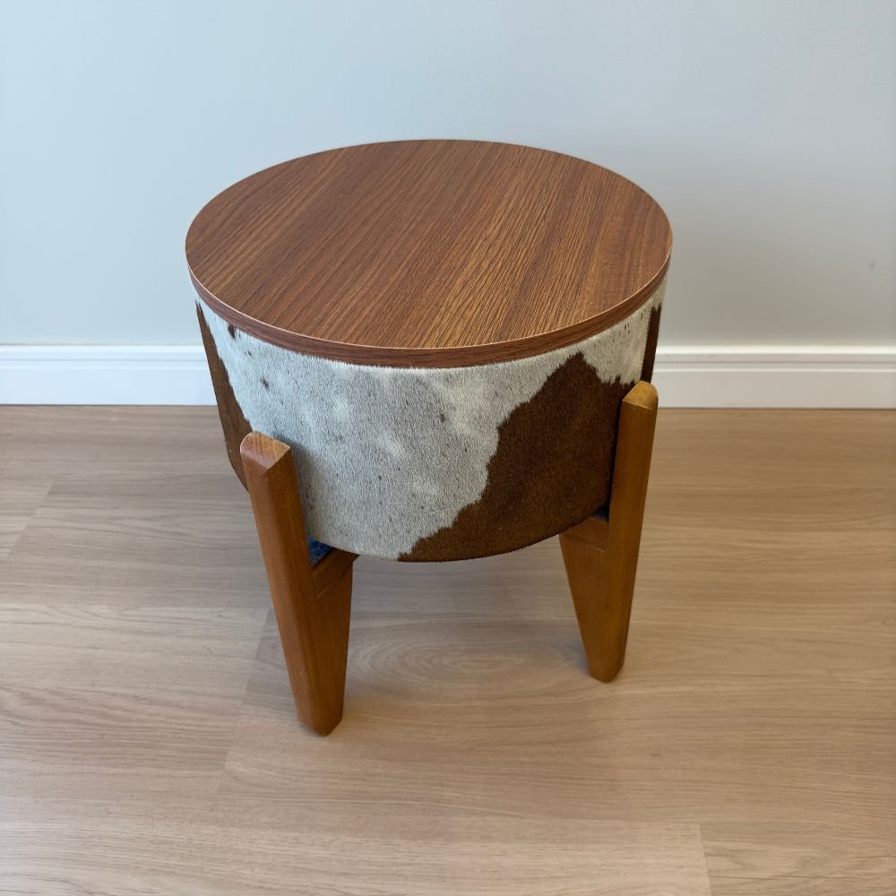 Puff Vira Mesa Em Couro Tons Marrom Malhado - Sob Encomenda