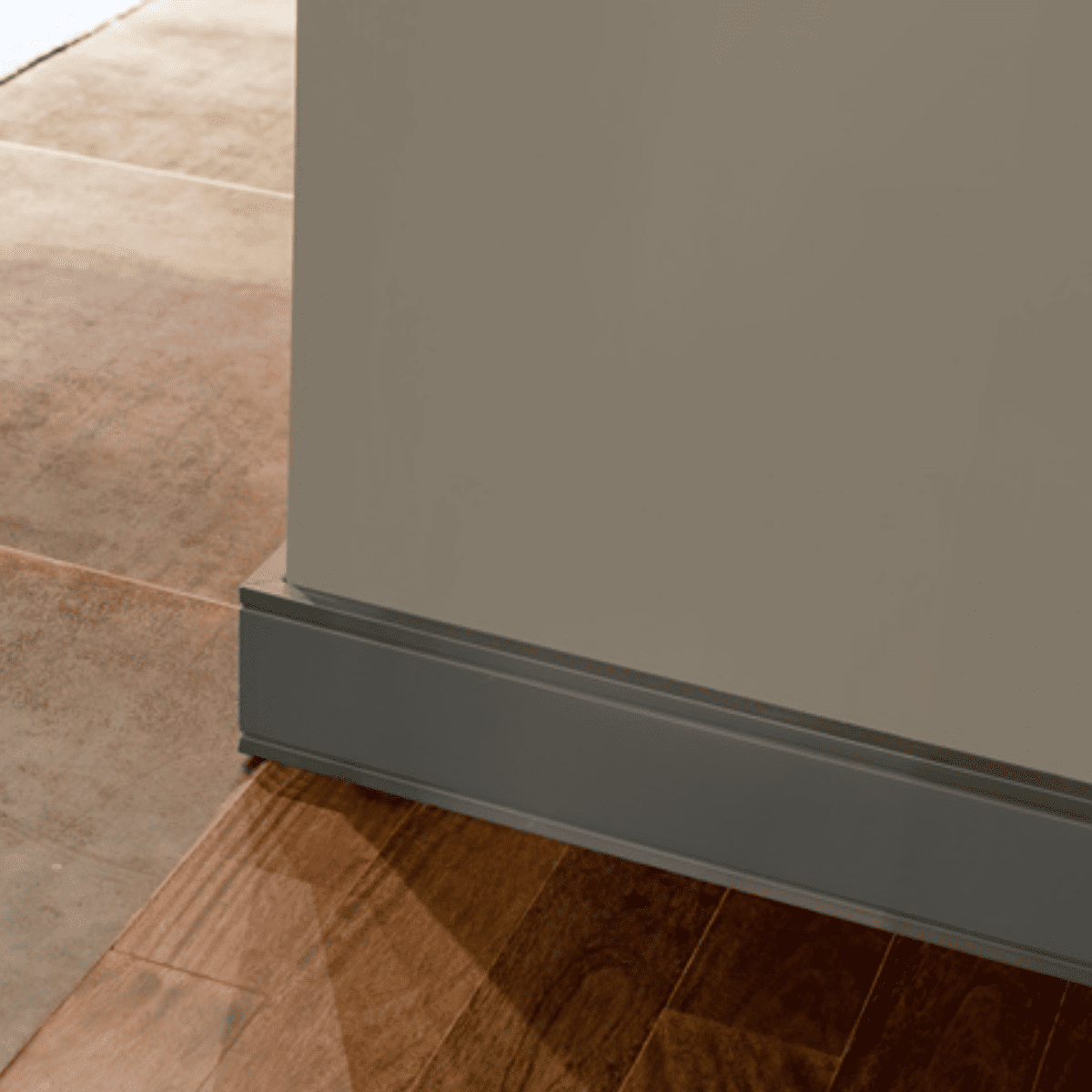 Rodape 10cm Liso Cinza Titanium 454 Santa Luzia - Rodapé Shop