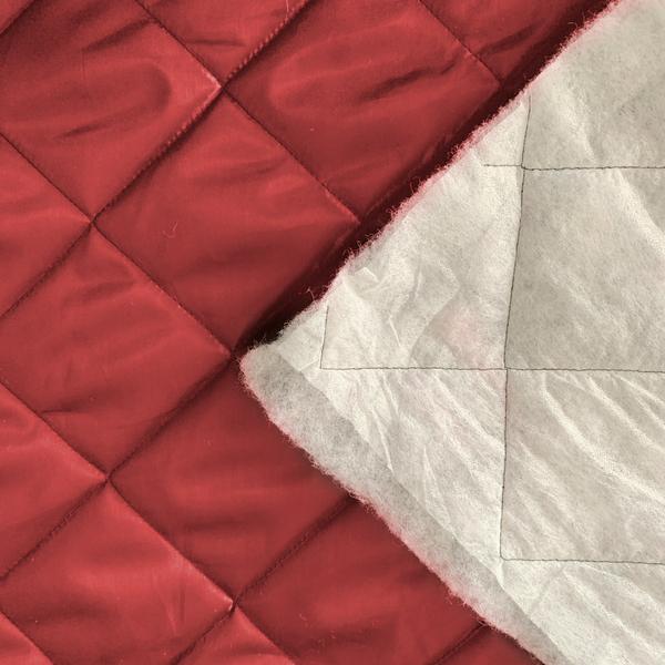 Matelassê Losango Grande Failete/Fibra 60gr/TNT 1,47 Largura Vermelho